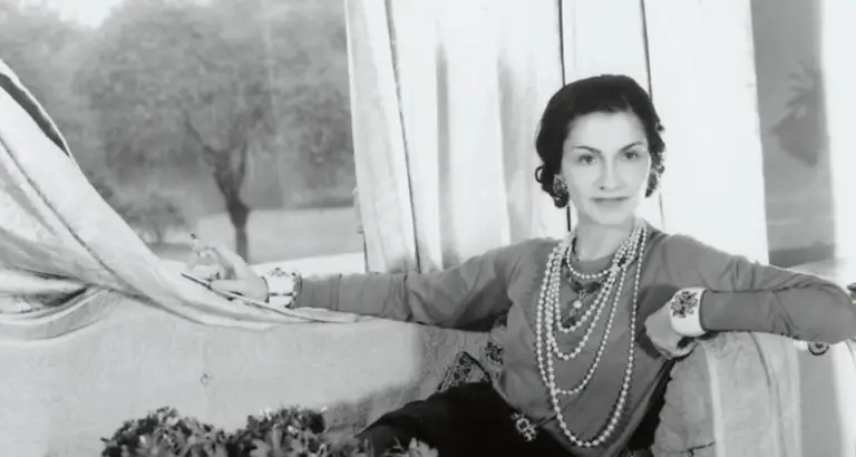 Celebrity Smokers (List of Celebrities Who Smoke Cigarettes)