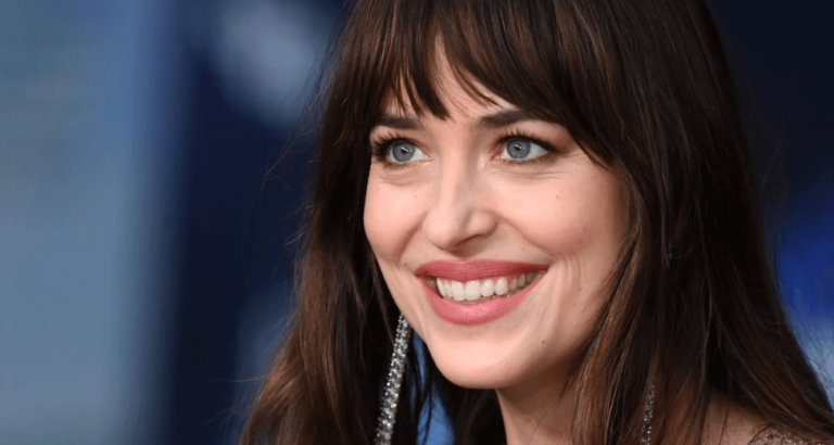 Celebrity Smokers (List of Celebrities Who Smoke Cigarettes)